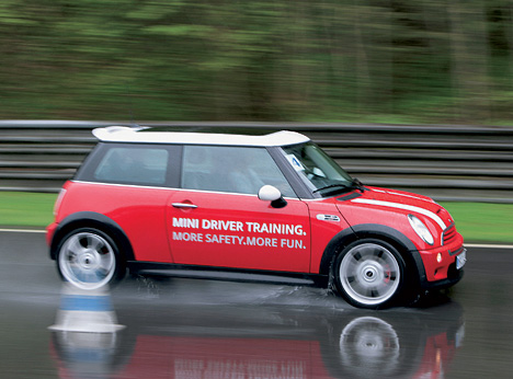 MINI Driver Training 2006 - Sicher fahren - SICHERHEIT: angurten.de ...